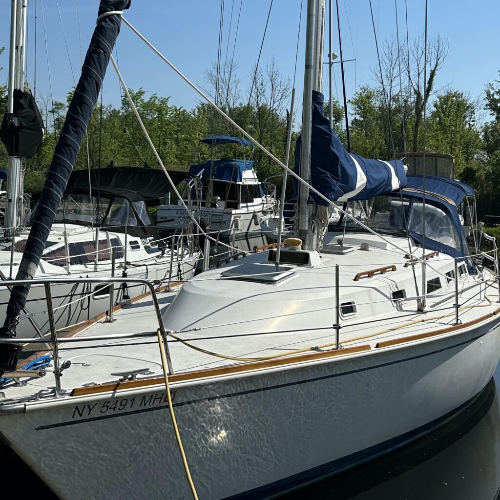 1985 Pearson 36-2 in Canastota, NY | Knot 10