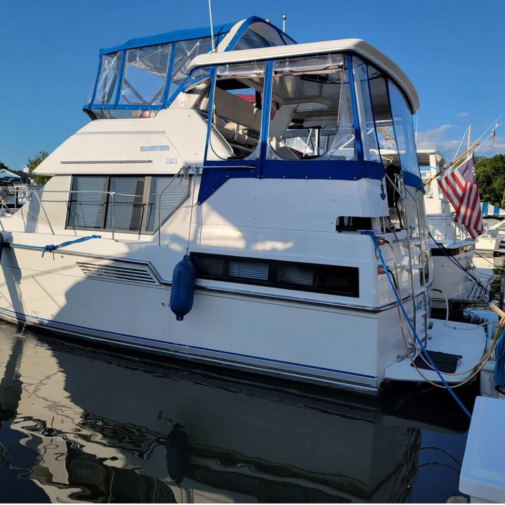 1992 Carver 33 Aft Cabin Motor Yacht in Montrose, NY | Knot 10