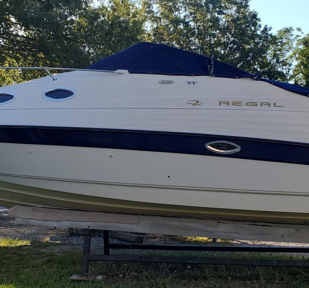 1999 Regal Commodore 242 in Deale, MD | Knot 10