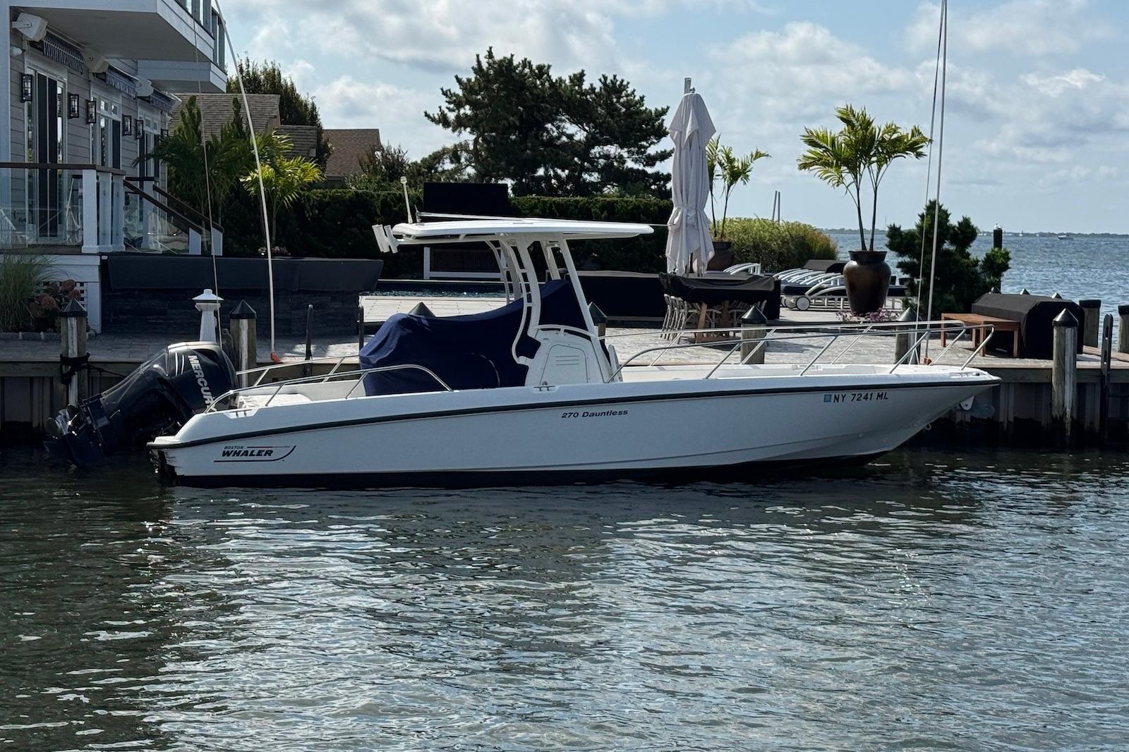 2015 Boston Whaler 270 Dauntless in Amityville, NY | Knot 10