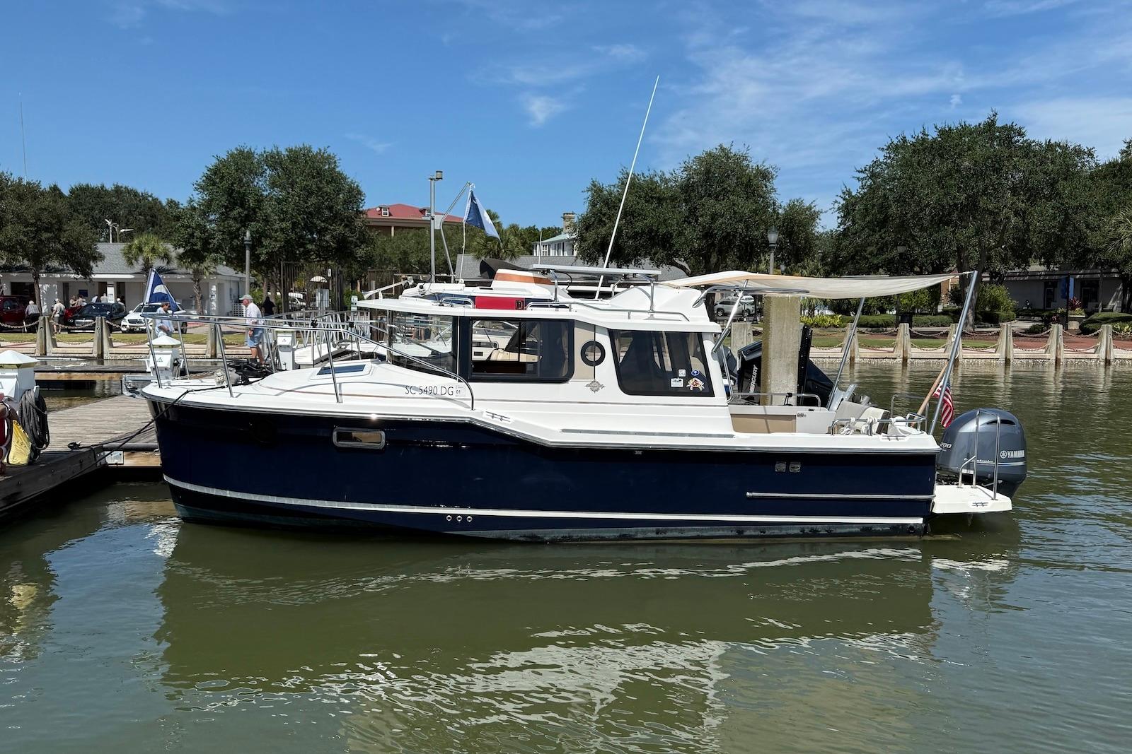 2017 Ranger Tugs R-23 in Beaufort, SC | Knot 10