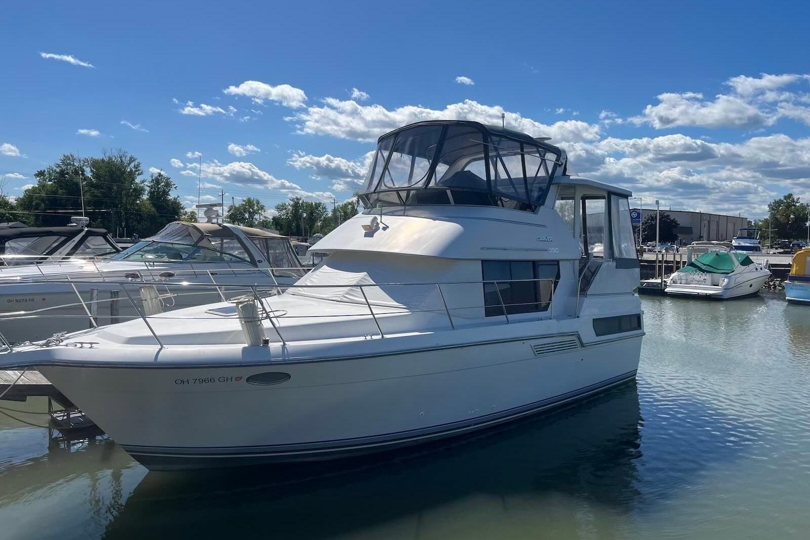1993 Carver 350 Aft Cabin Motor Yacht in Port Clinton, OH | Knot 10