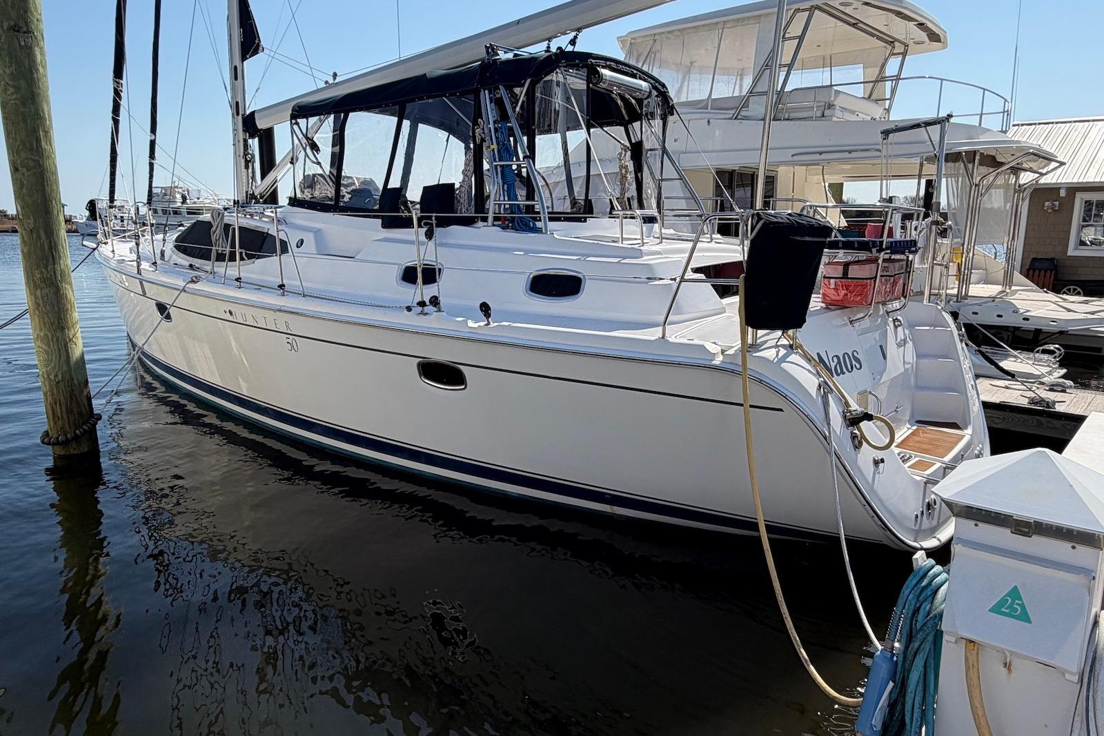 2009 Hunter 50 Center Cockpit in Southport, NC | Knot 10